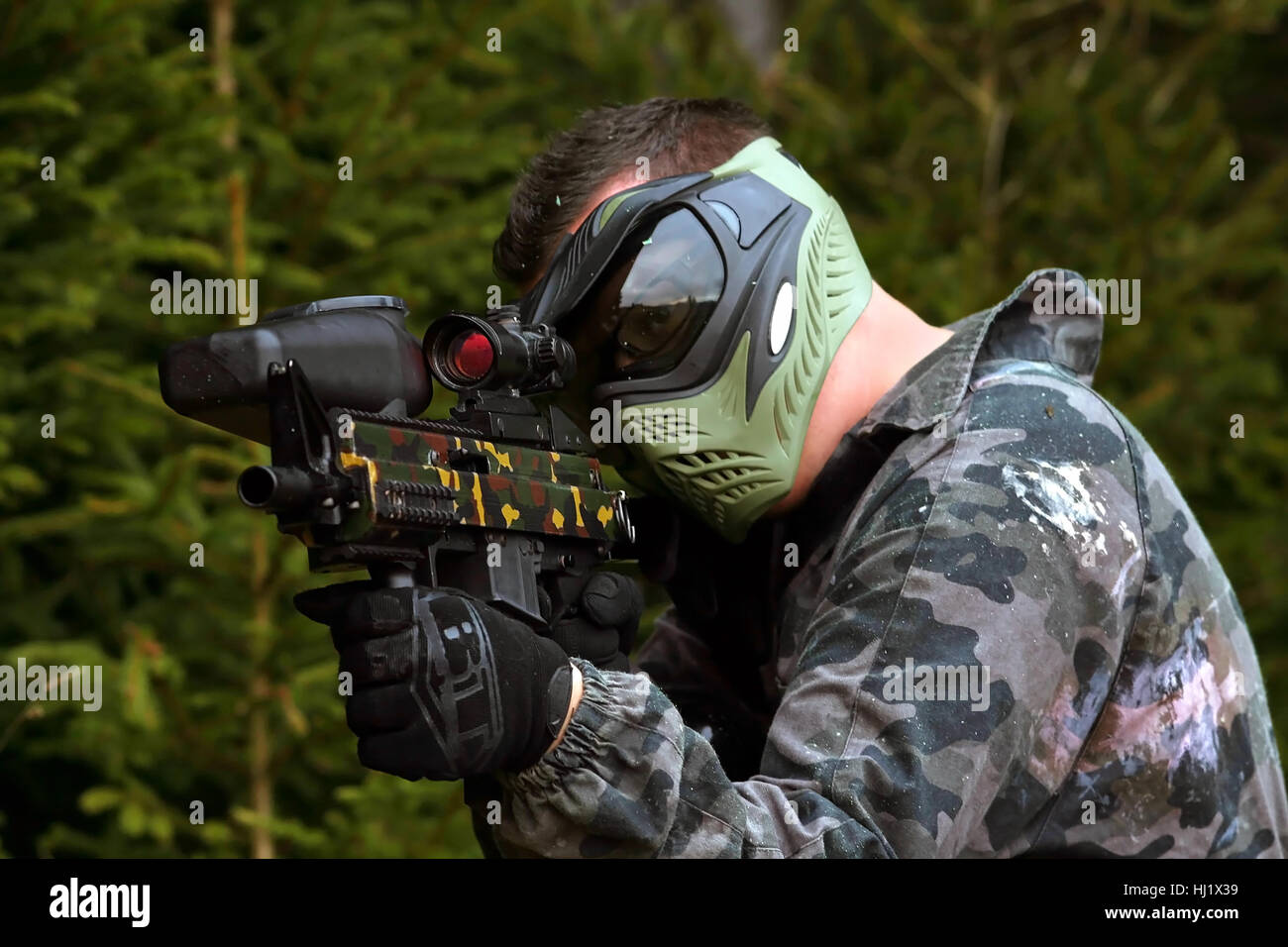 paintballer in action Stock Photo - Alamy