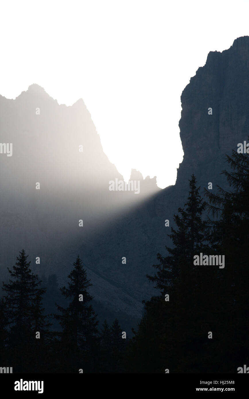 Beam of sunlight breaking through the rock formations Stock Photo - Alamy