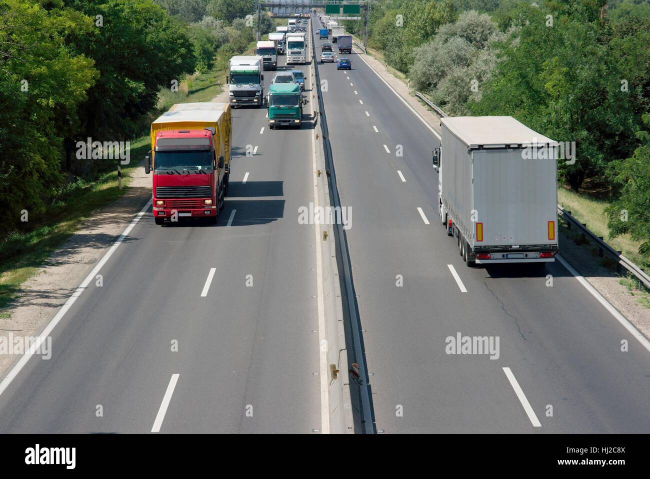 Highway with vehicles passing by Stock Photo - Alamy