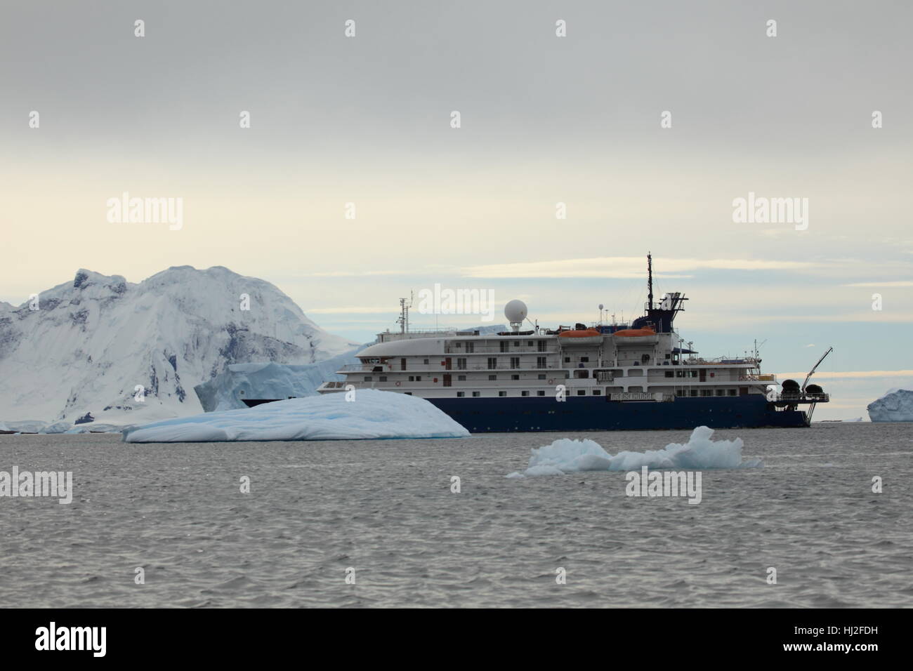 Antarctic snow cruiser hi-res stock photography and images - Alamy