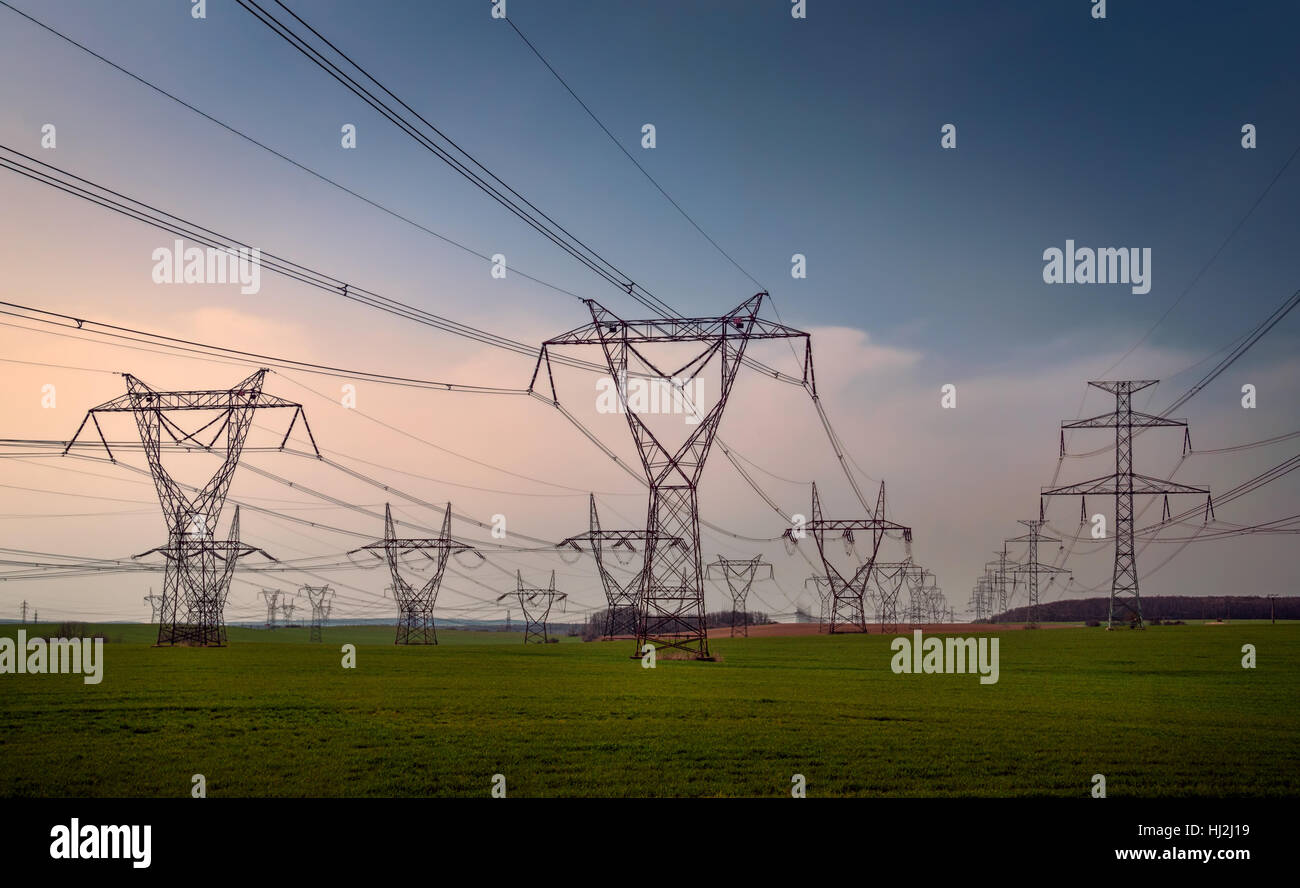 Steel Pylons Stock Photos & Steel Pylons Stock Images - Alamy