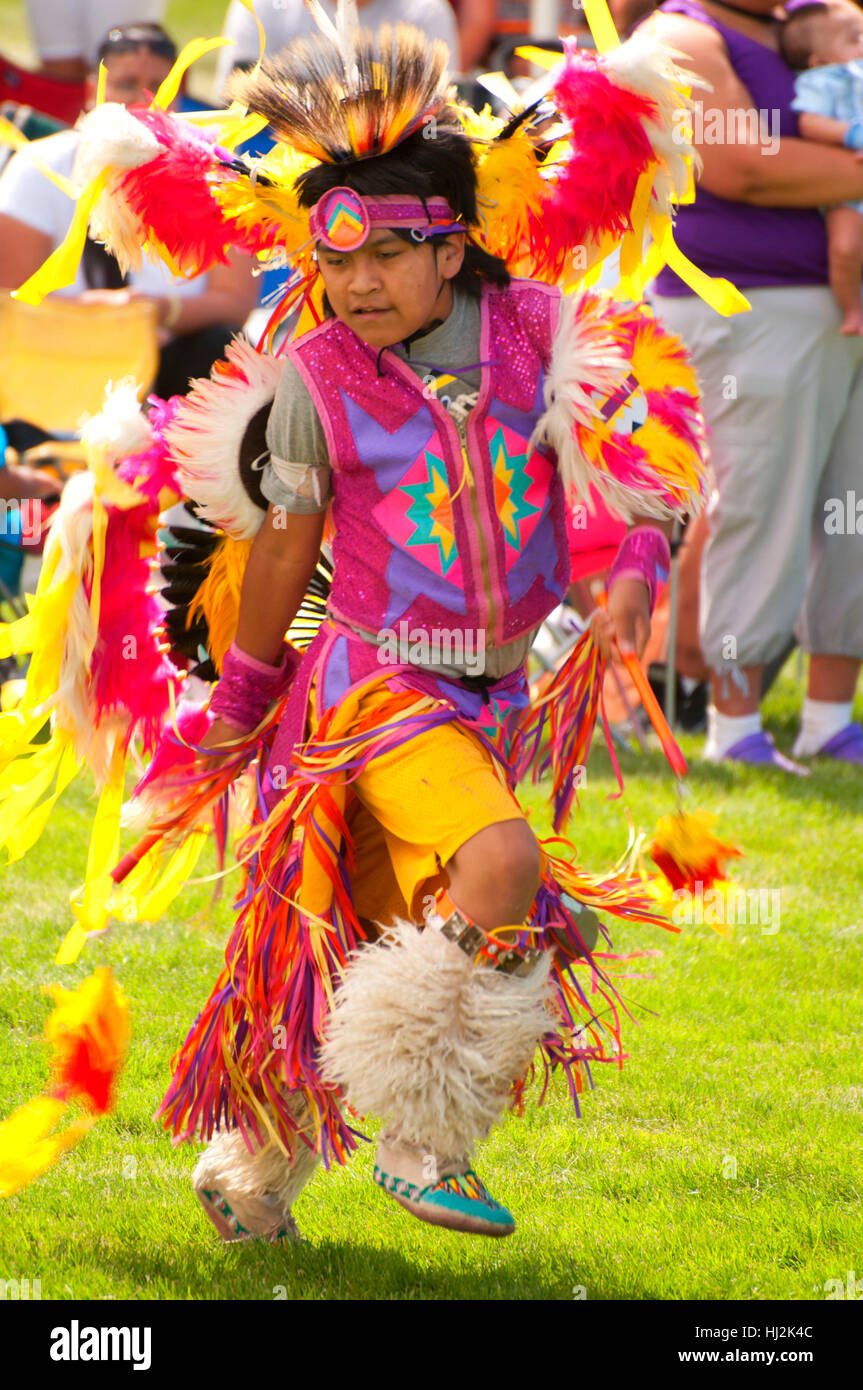 Native American boy dance in regalia, Pi-Ume-Sha Treaty Days, Warm ...