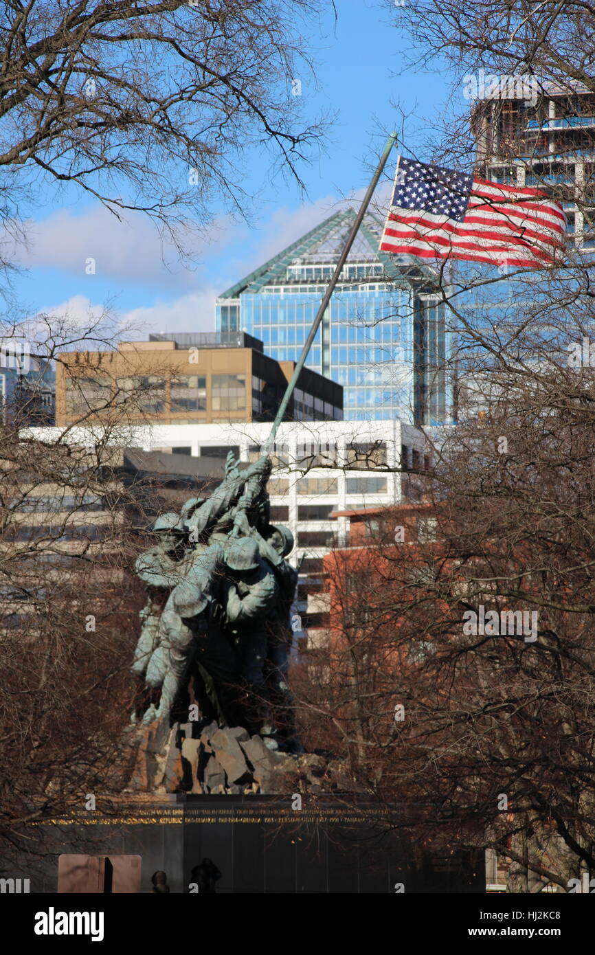 Marine Corps War Memorial (Iwo Jima Memorial) in Arlington Ridge Park ...