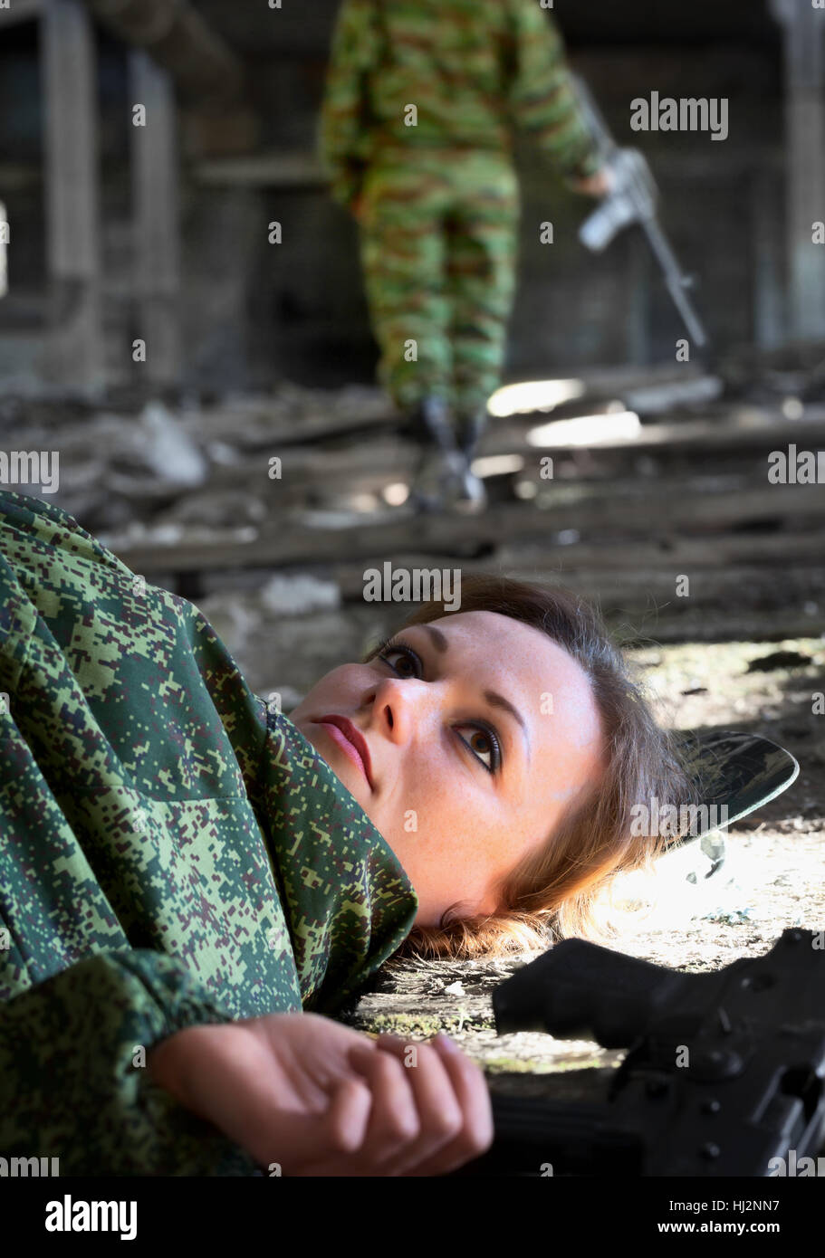 Dead body military army soldier war hi-res stock photography and images ...