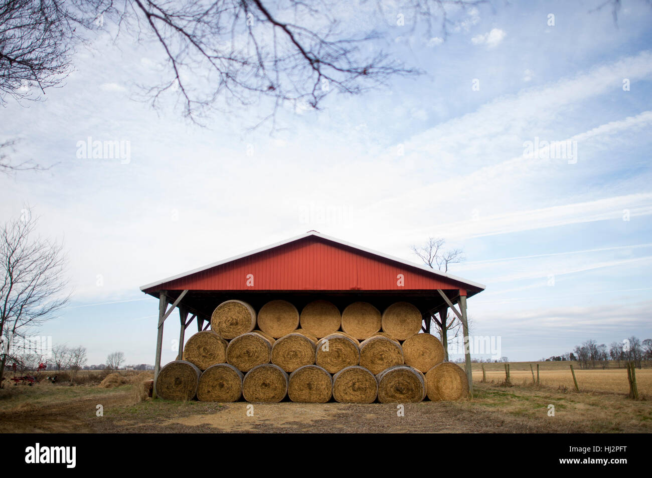 Hay building hi-res stock photography and images - Alamy