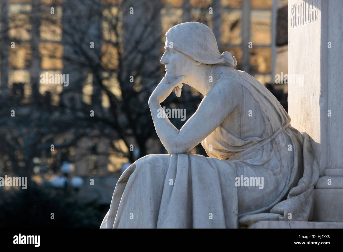 Thinking Woman Statue Unique Face Planters Pots Flower Pots With