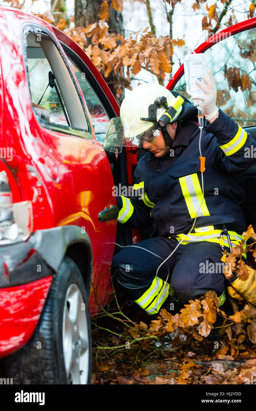 accident - fire rescue accident victims from car Stock Photo - Alamy