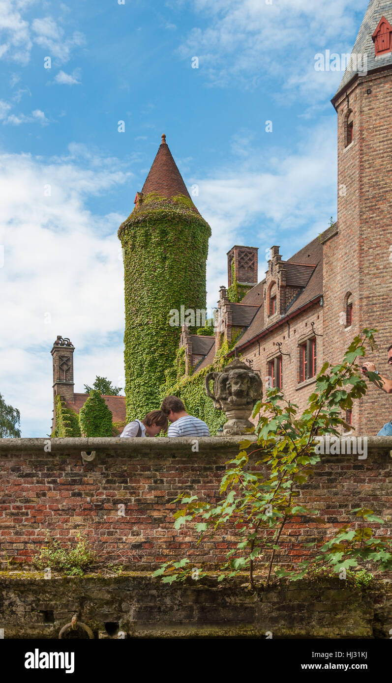 Ivy covered tower hi-res stock photography and images - Alamy