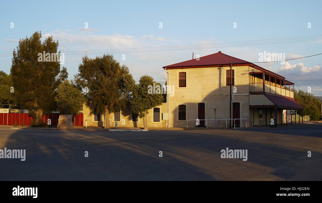 Australian outback sunset building hi-res stock photography and images ...