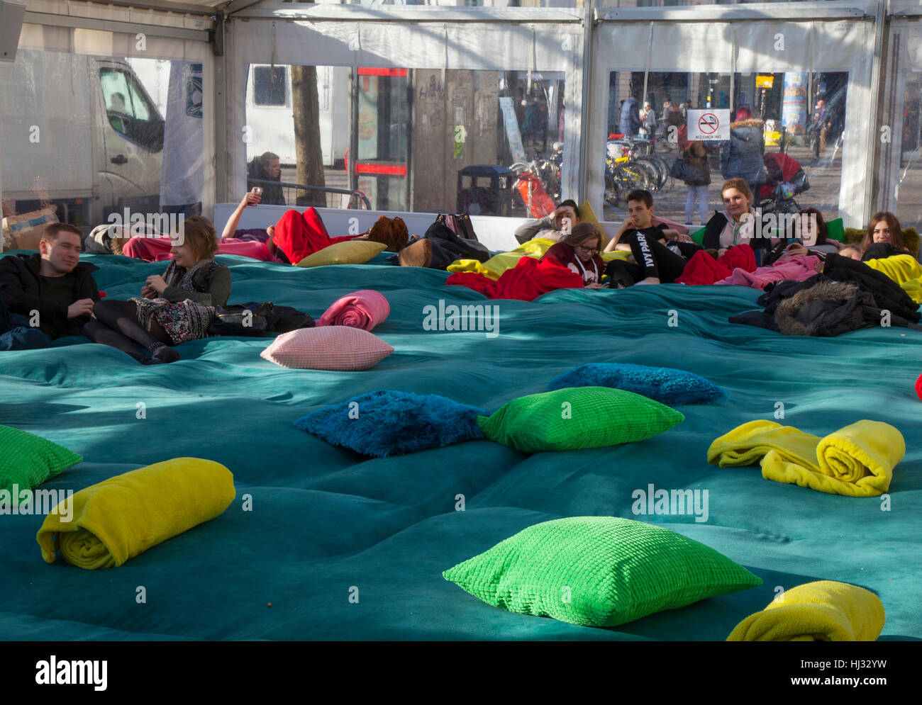 Worlds Largest Bean Bag Hi Res Stock Photography And Images Alamy