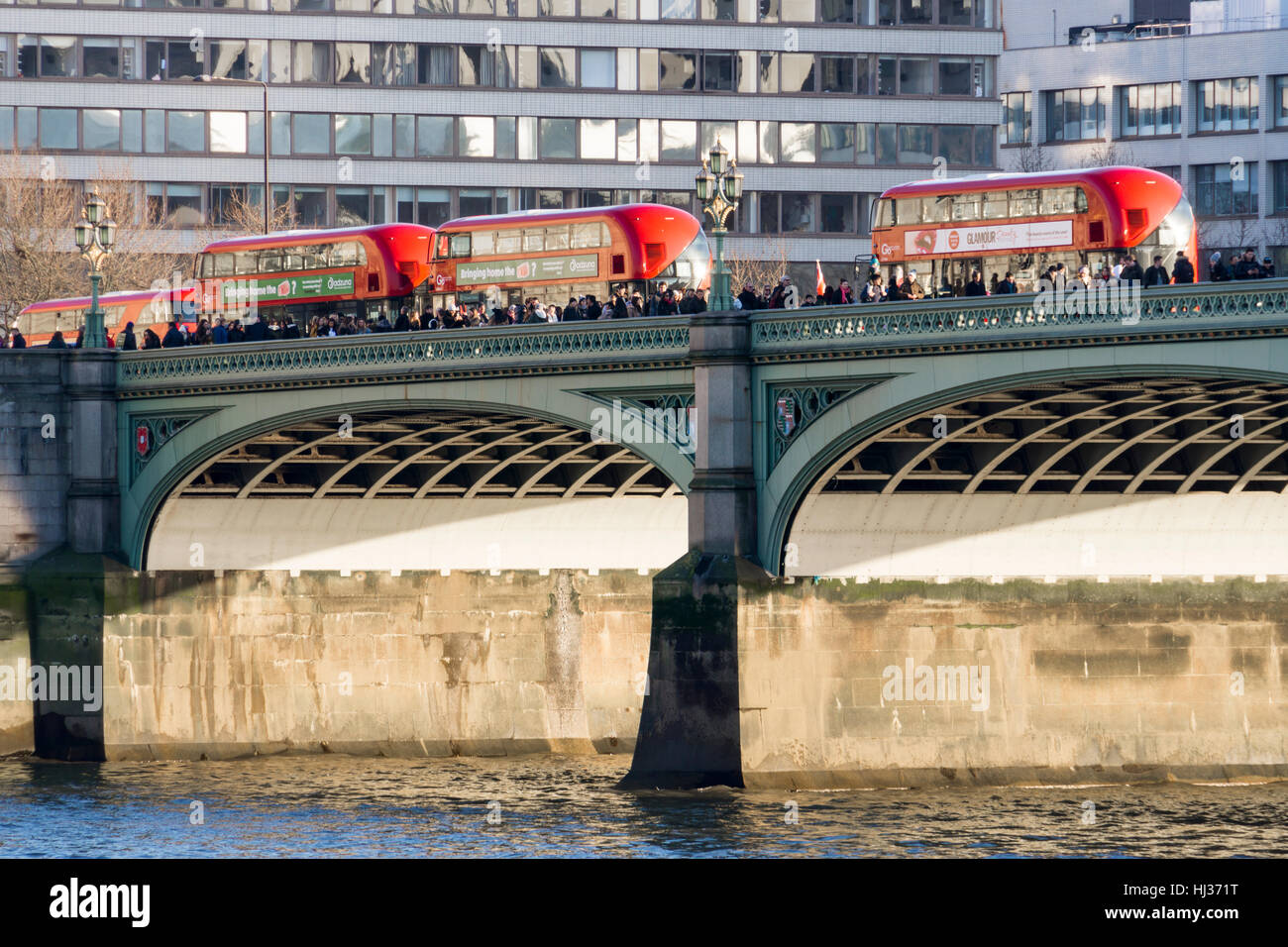 Low bridge bus hi-res stock photography and images - Alamy