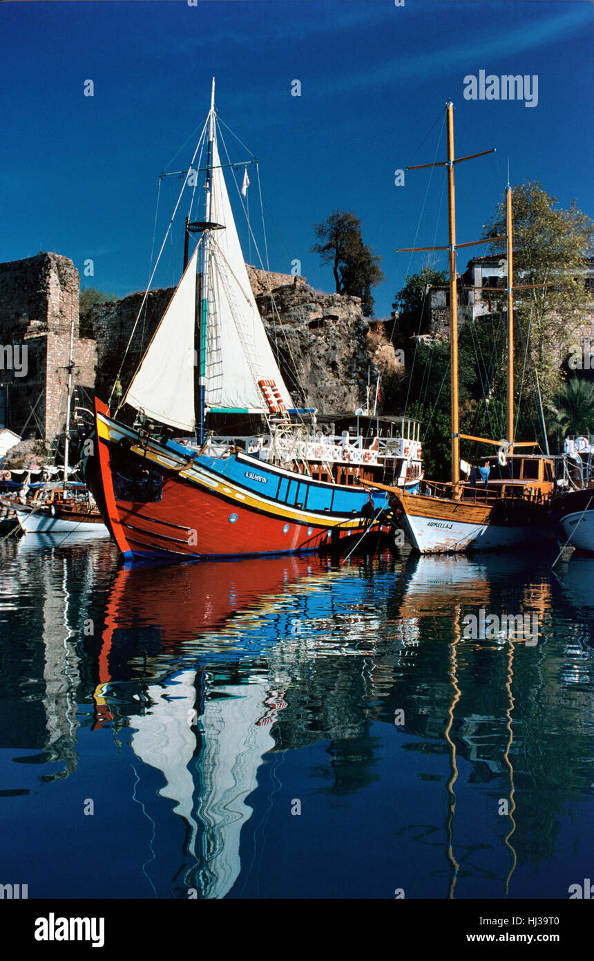 Wooden turkish yachts hi-res stock photography and images - Alamy