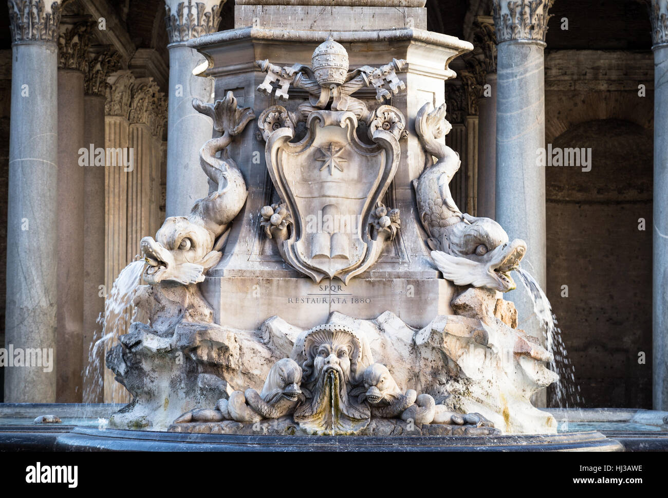 Fish sculpture detail hi-res stock photography and images - Alamy