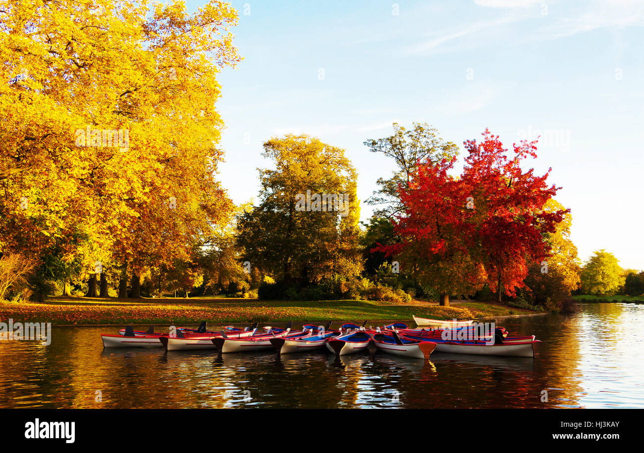 The Daumesnil lake is the largest lake in bois de Vincennes ,Paris ...