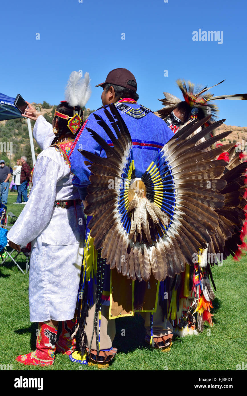 Native indian costume hi-res stock photography and images - Alamy