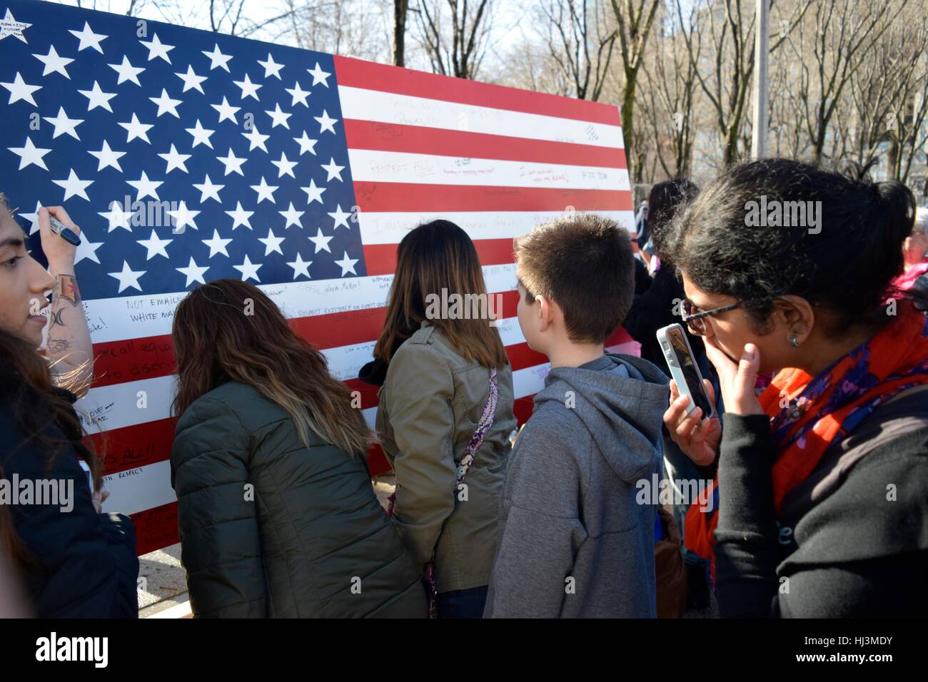 Signing flag hi-res stock photography and images - Alamy