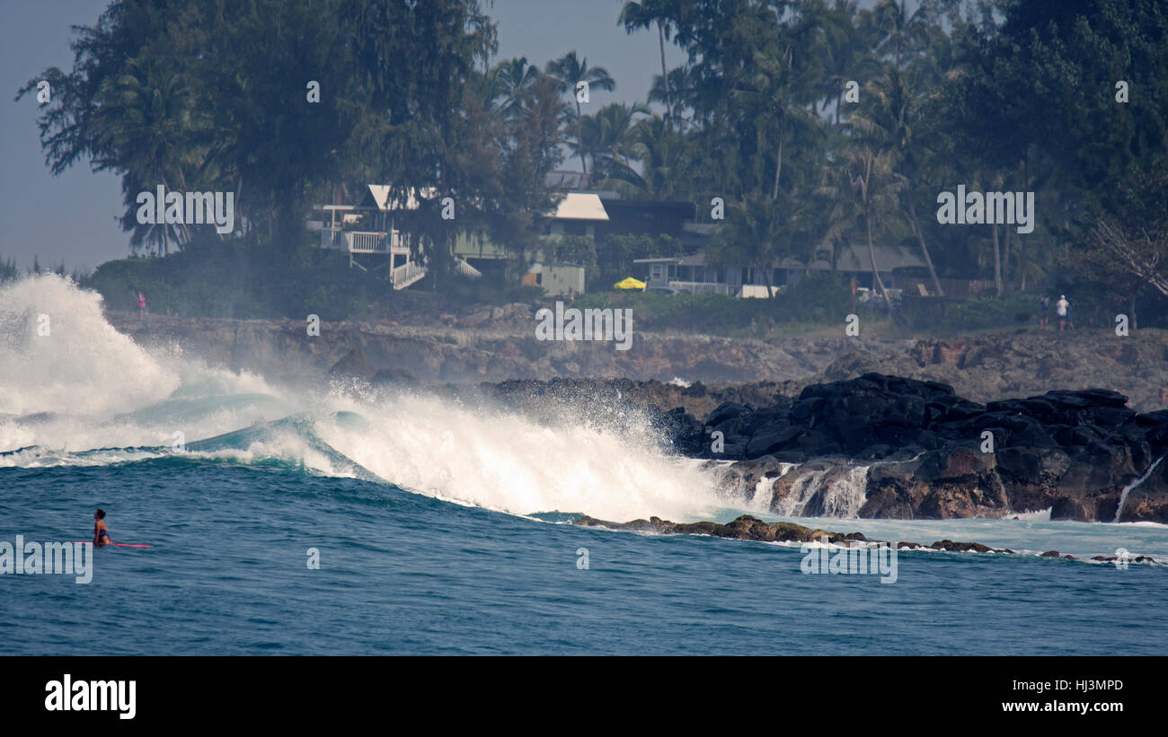 Surfing waves at Waimea Bay, North Shore, Oahu, Hawaii, USA Stock Photo ...