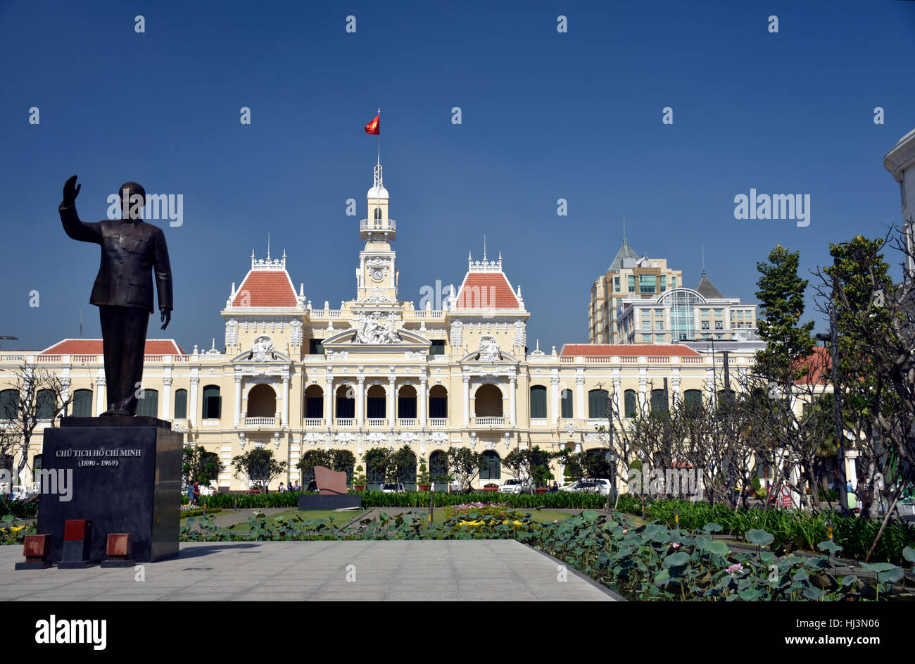 Saigon statue sculpture hi-res stock photography and images - Alamy