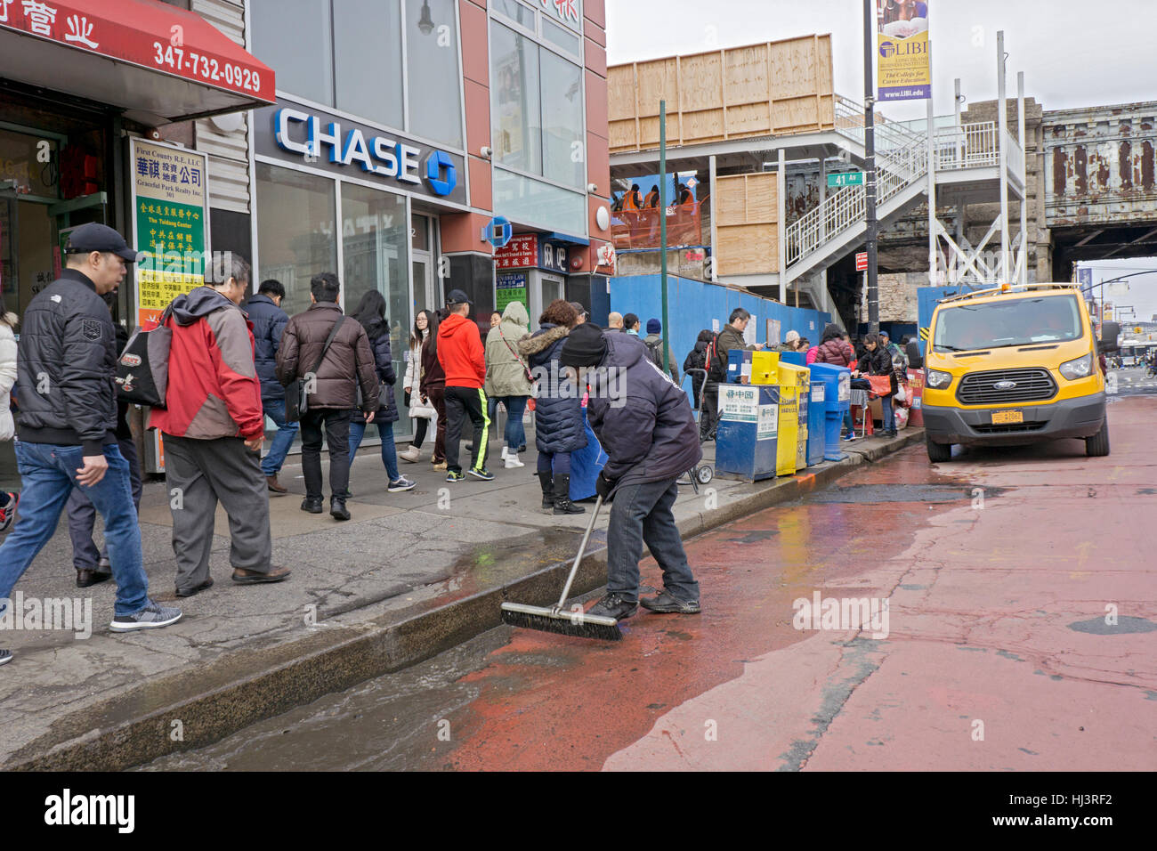 Shoppers outside in the rain hi-res stock photography and images - Alamy