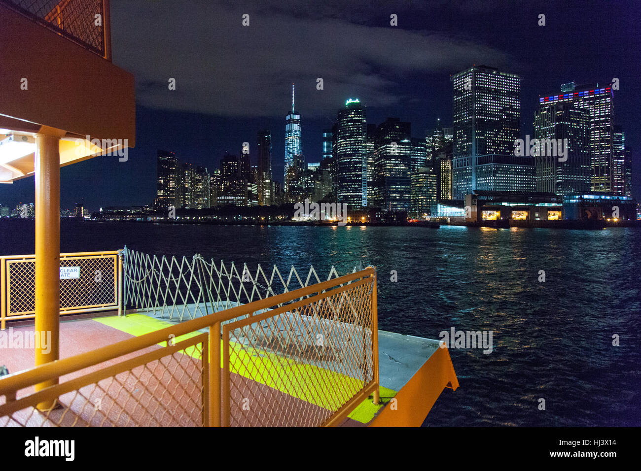 Tourist staten island ferry night hi-res stock photography and images ...