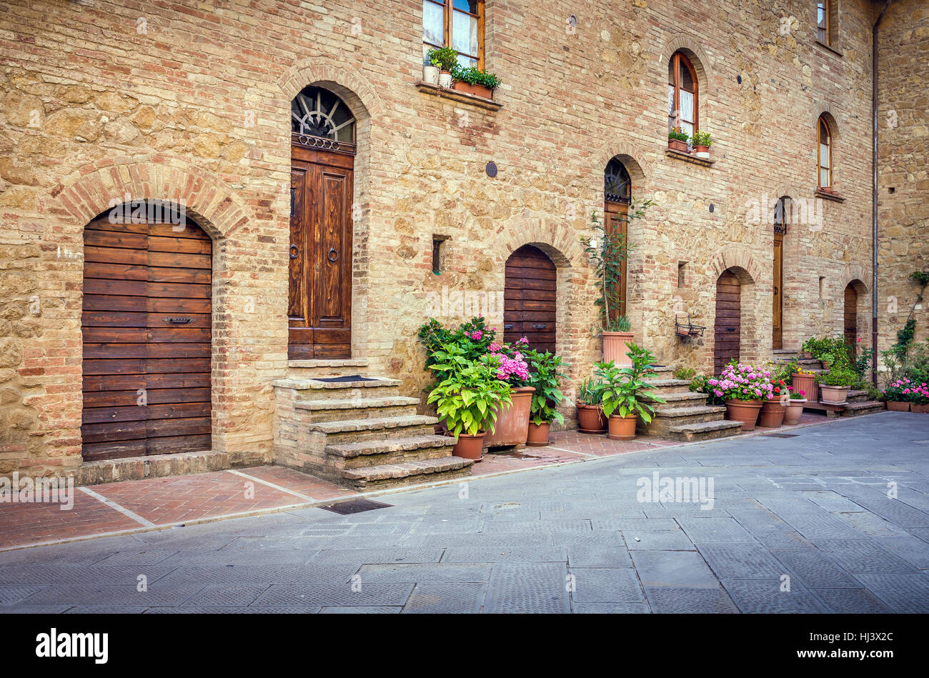 Beautiful narrow street of old Pienza town in Tuscany Stock Photo - Alamy