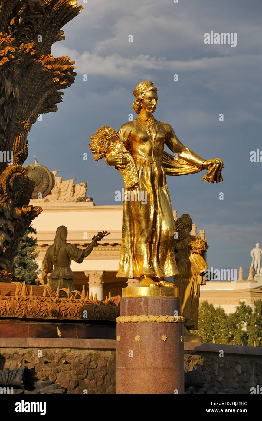 Friendship sculptures hi-res stock photography and images - Alamy