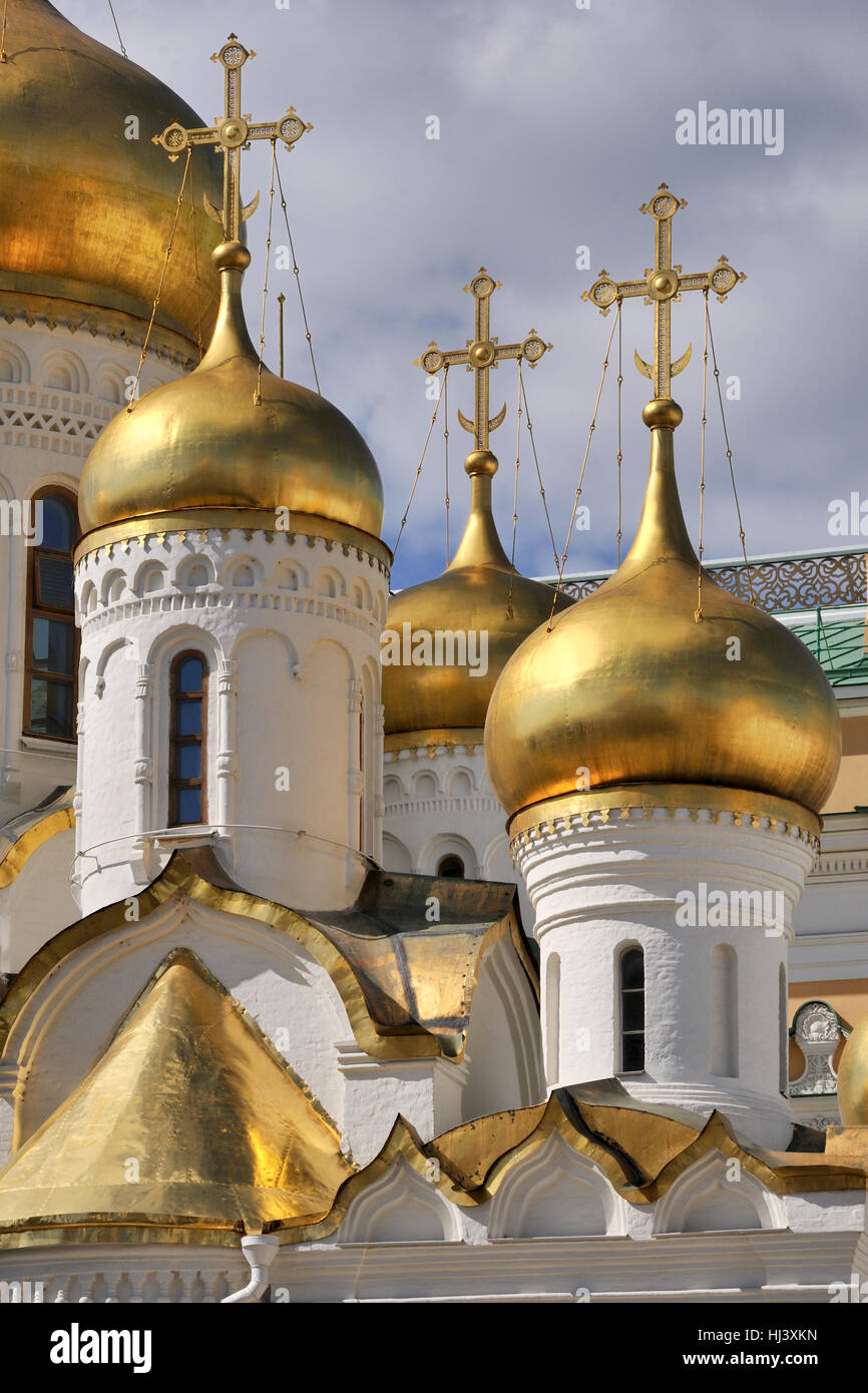 Golden Cupolas with Crosses of Annunciation Cathedral in Moscow Kremlin ...