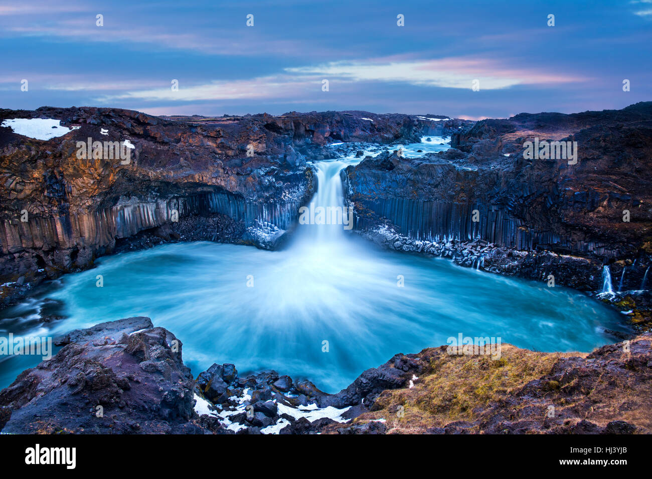 Pouring water over a cliff hi-res stock photography and images - Alamy