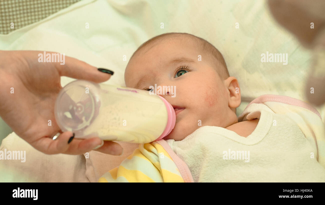 Little newborn baby drinking milk from a bottle Stock Photo - Alamy