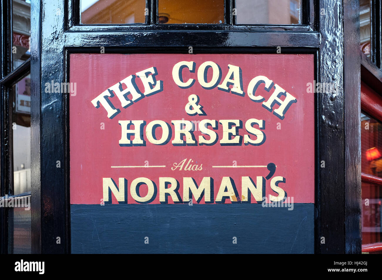 Coach and horses pub sign hi-res stock photography and images - Alamy