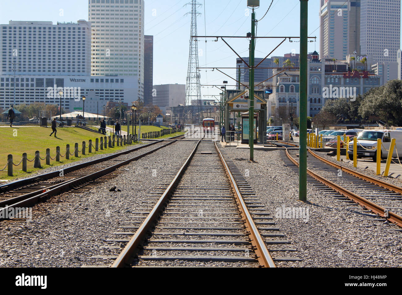 Car far hi-res stock photography and images - Alamy