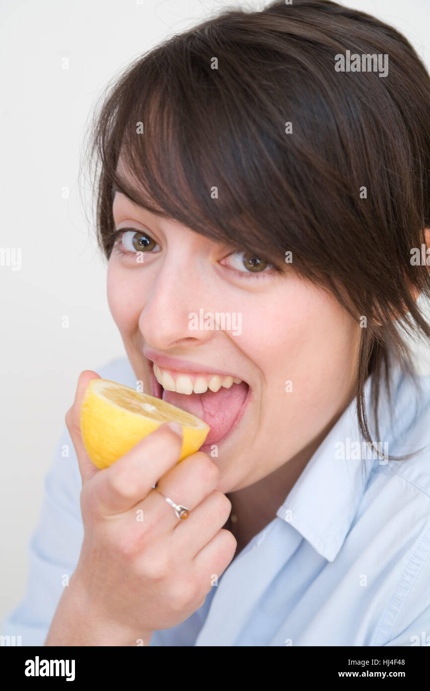 Young woman eating an orange Stock Photo - Alamy