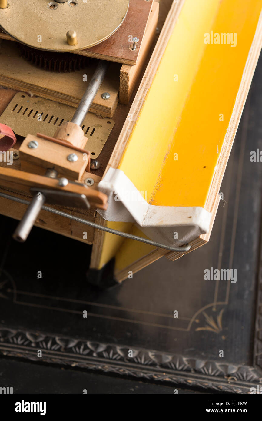 Barrel organ, bellows, cardboard, edges reinforced with goatskin ...