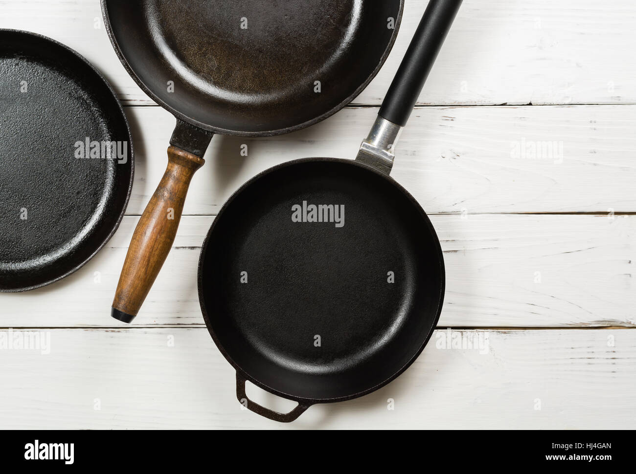 Cast iron vintage pans hi-res stock photography and images - Alamy