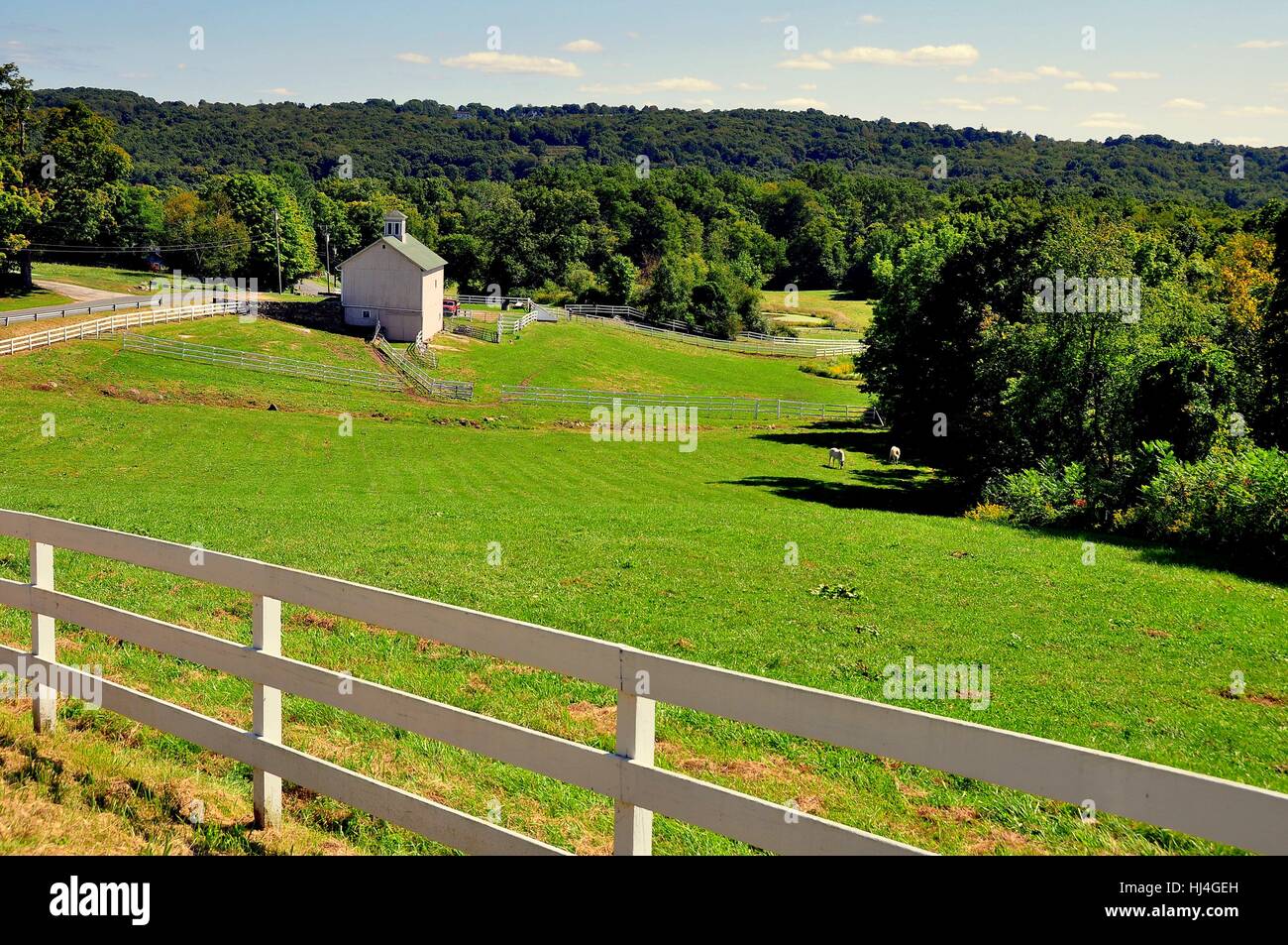 Hills and farmlands hi-res stock photography and images - Alamy