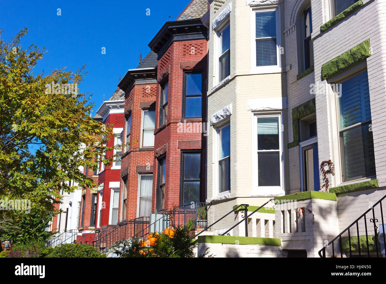Dc row houses hi-res stock photography and images - Alamy