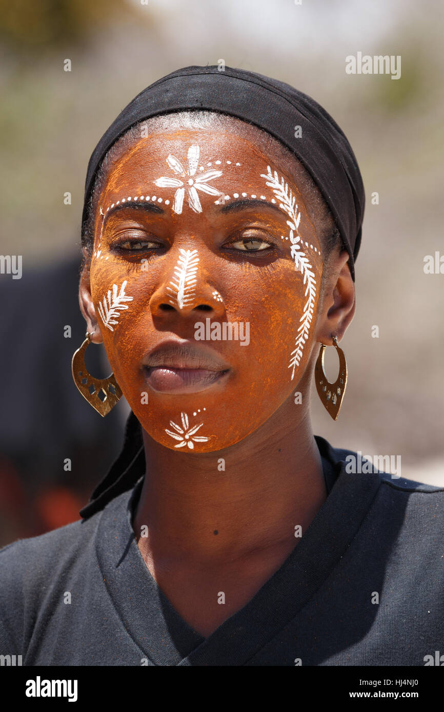 Madagascar people makeup hi-res stock photography and images - Alamy