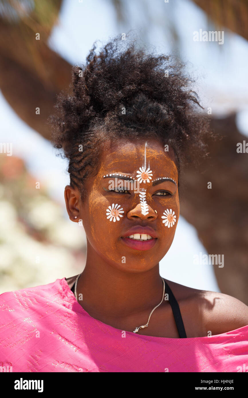 Madagascar people makeup hi-res stock photography and images - Alamy