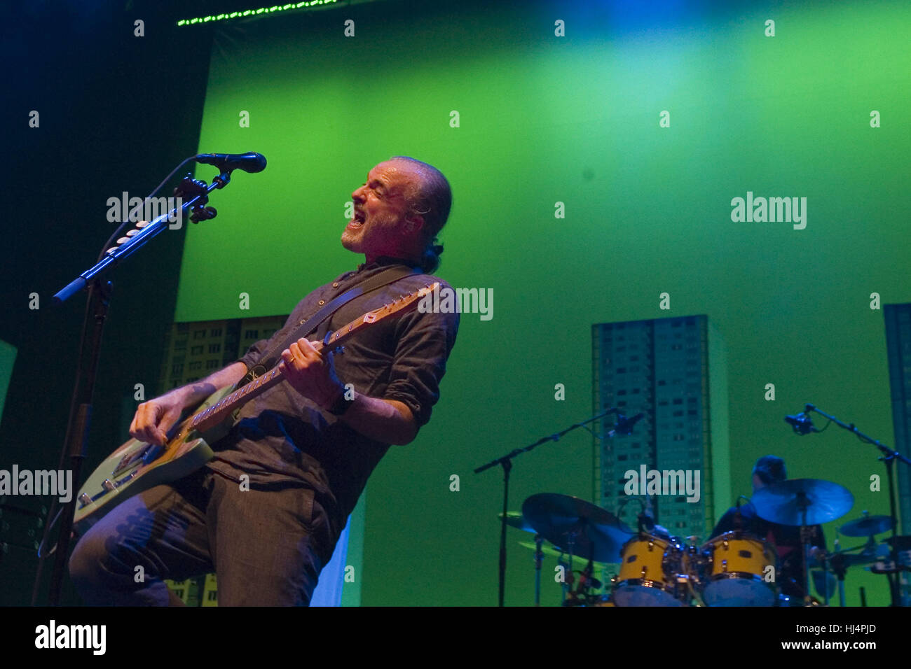 Travis performing at the SSE Hydro at the SECC in Glasgow Featuring ...