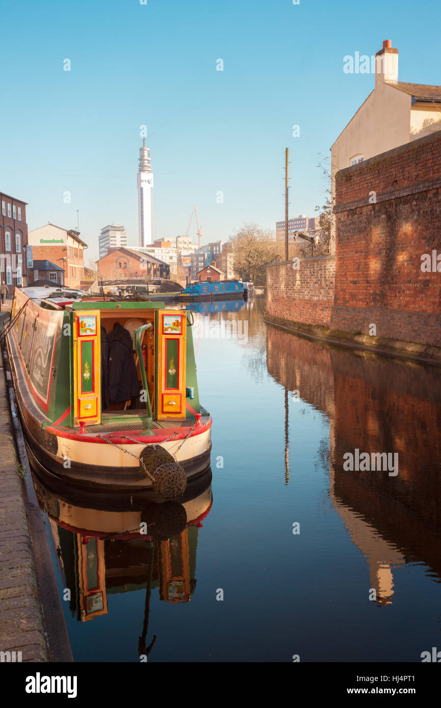 Birmingham Canal Network main line canal, Birmingham city centre with a ...