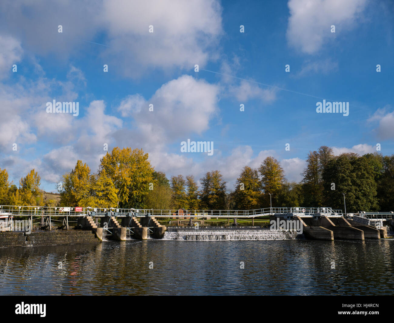 Mapledurham Lock, Purley on Thames, Reading, Berkshire, England, UK, GB ...