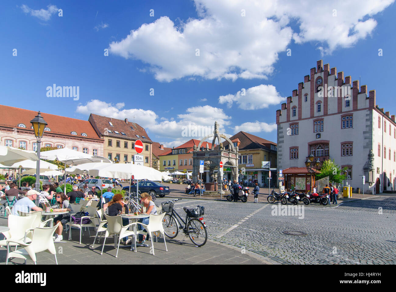 Hammelburg: Market square with town hall and market fountain ...