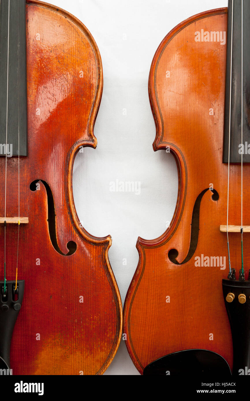 Two violins hi-res stock photography and images - Alamy