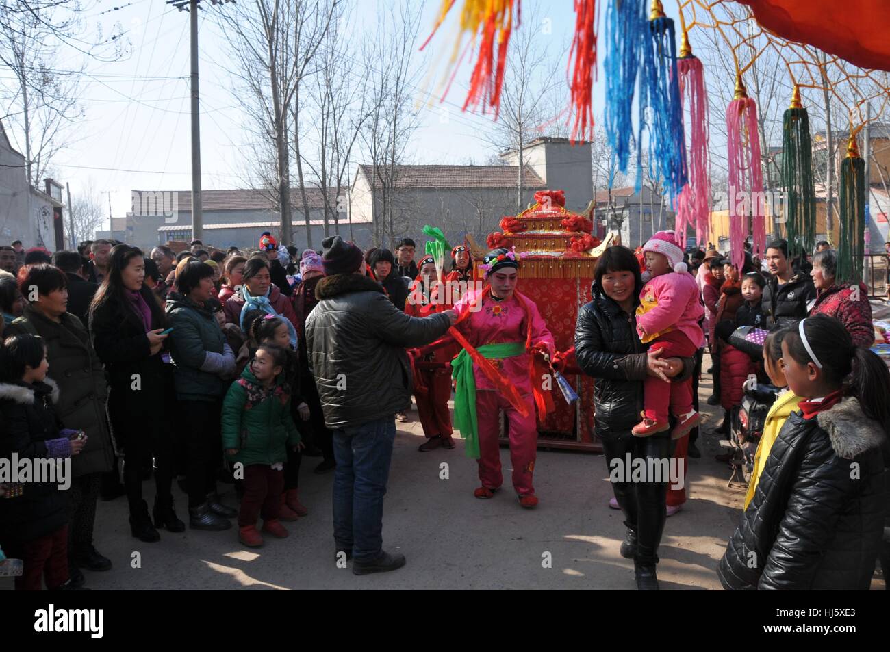 Traditional sedan chair bride chinese hi-res stock photography and ...