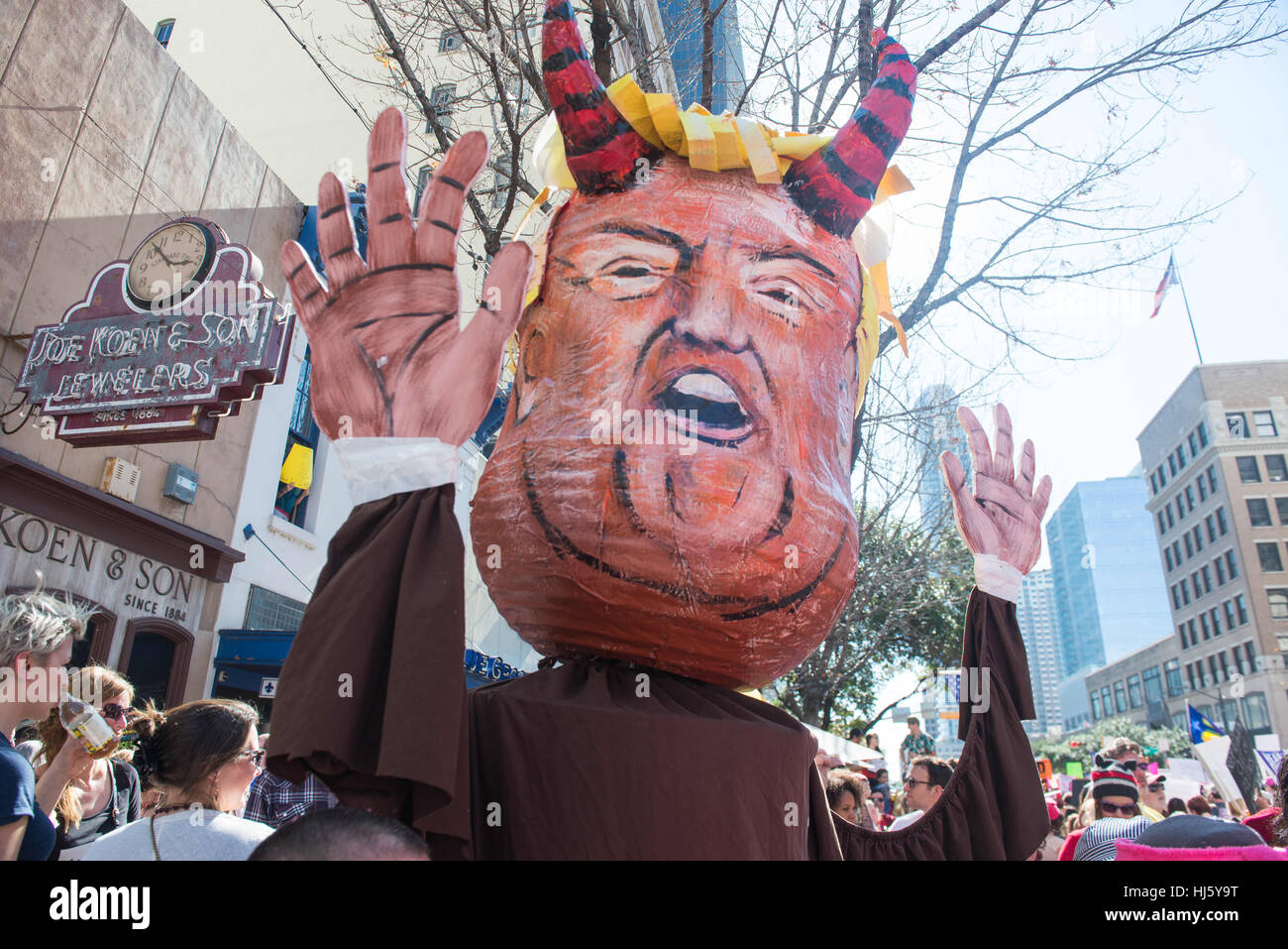 Donald trump paper mache hi-res stock photography and images - Alamy