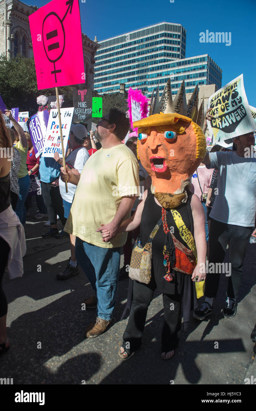 Paper mache trump head hi-res stock photography and images - Alamy