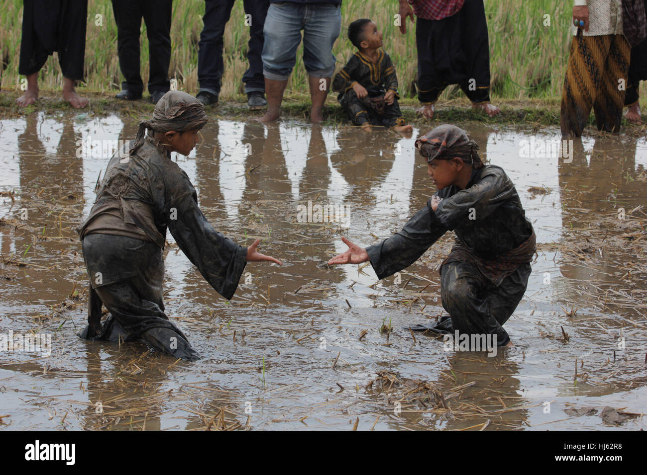 West Sumatra, Indonesia. 22nd Jan, 2017. Two fighters perform the ...