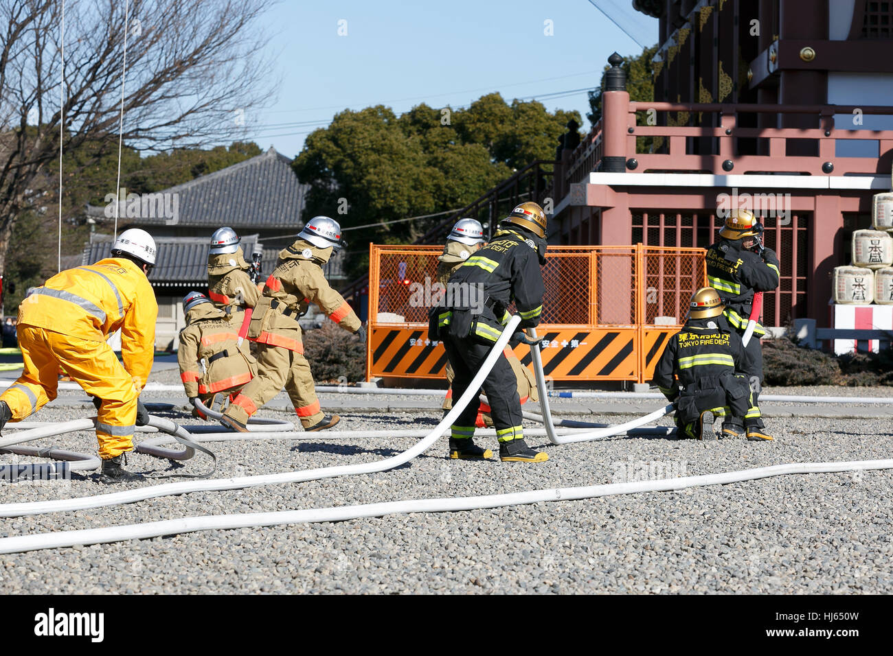 Tokyo, Japan. 26th Jan, 2017. Firefighters participate in fire drills ...