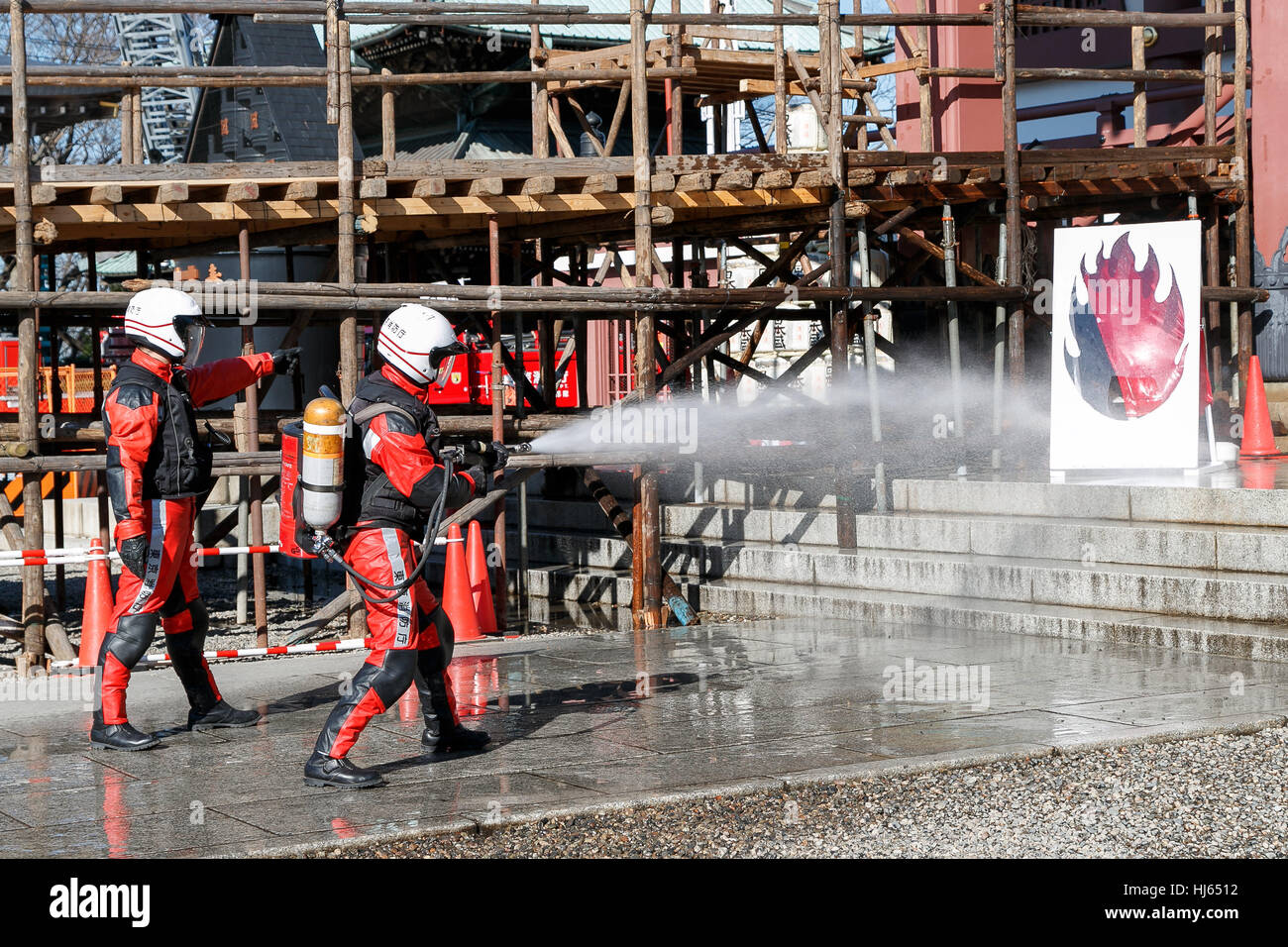 Tokyo, Japan. 26th Jan, 2017. Firefighters participate in fire drills ...
