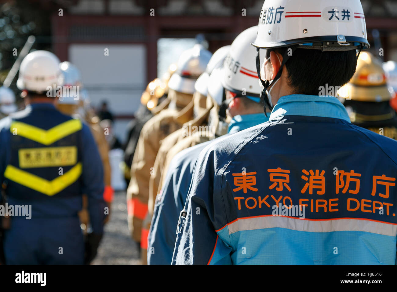 Tokyo, Japan. 26th Jan, 2017. Firefighters participate in fire drills ...